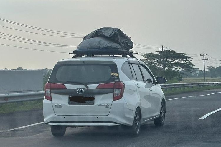 Waspada Petaka Meletakkan Barang Bawaan di Atap Mobil - bangka.sonora.id