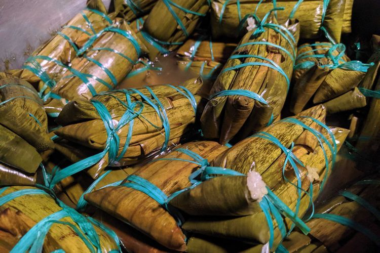 Dimakan Bersama Sop Konro, Berikut Ini Cara Membuat Buras Khas Bugis ...