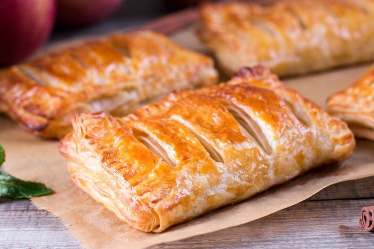 Hanya 3 Bahan, Berikut Ini Cara Membuat Cheese Roll Puff Pastry ...