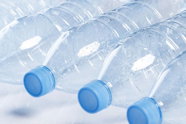 Jadi Penutup Serbaguna, Berikut 4 Cara Manfaatkan Botol Bekas Minuman ...