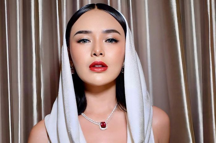 Gaya Seksi Amanda Manopo di Premier Film Barunya Bersama Aliando, Bak ...