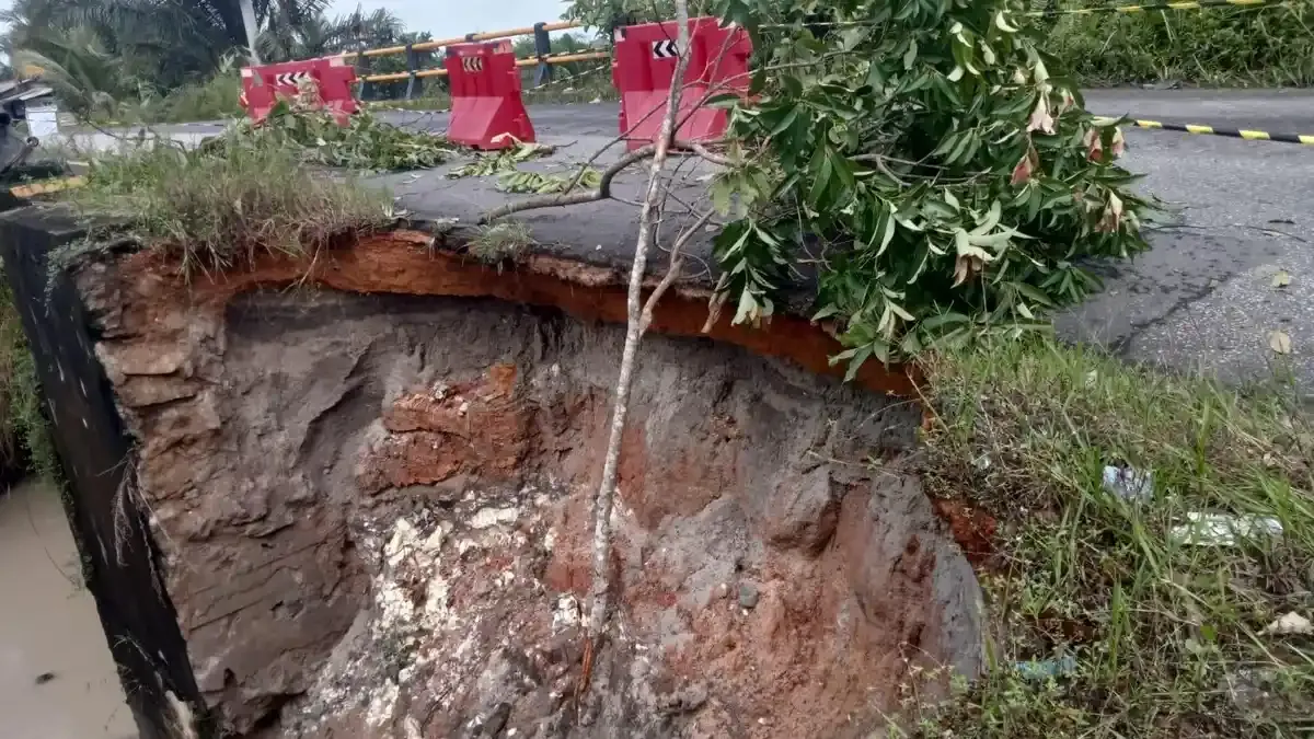 Pakai Dana Darurat, Talud Penahan Jembatan Penghubung Bukit Ketok ...