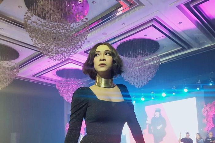 KAGET Ini 5 Potret Aming Makin Mantap Pakai Payudara Palsu, Apa ...