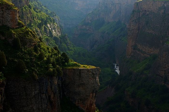 10 Gunung Paling Angker di Pulau Jawa, Ada yang Jadi Kerajaan Gaib ...