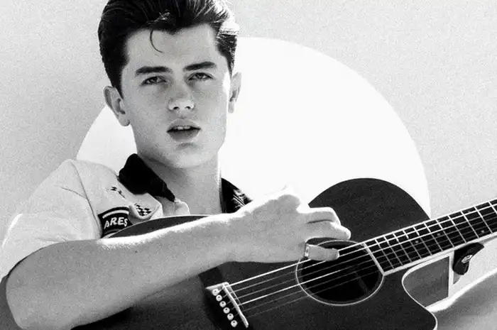 Makna Lagu I Think They Call This Love - Elliot James Raey, Sweet ...