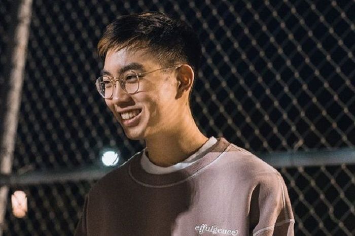 Berikut Lirik Lagu dan Chord Gitar 'Shouldn't Be' milik Luke Chiang ...