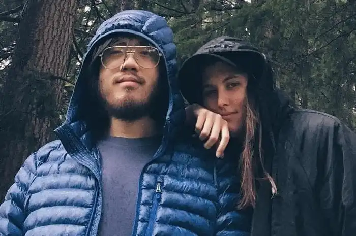 Lirik Lagu 'Pope is a Rockstar' (Go Little Rockstar) - SALES - Sonora.id