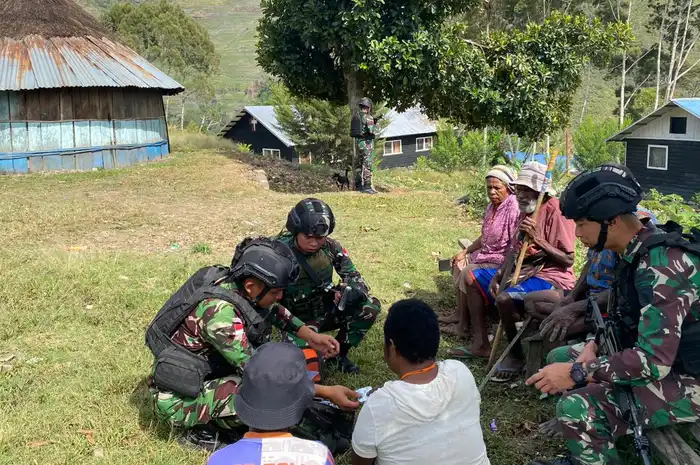 Satgas Yonif Raider 142/KJ Galakkan Puskesmas Keliling - Sonora.id