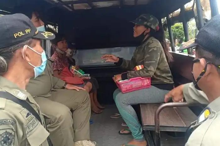 Satpol PP Kota Denpasar Tertibkan 10 Orang Gepeng, Pengamen dan Gelandangan - Sonora.id