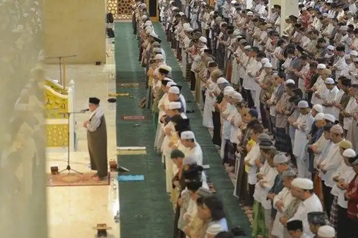 Niat Sholat Tarawih dan Witir: Sendiri dan Berjamaah, Lengkap! - Sonora.id
