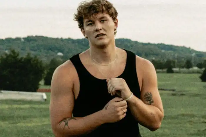 Lirik Lagu Little Bit Better - Caleb Hearn, Lengkap Terjemahan - Sonora.id