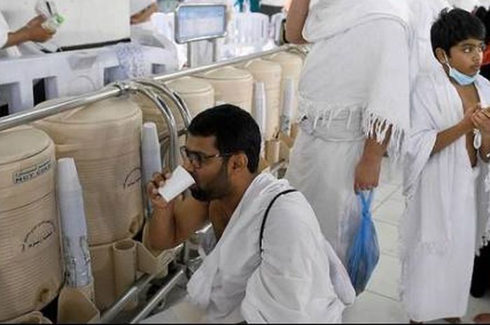 Doa Minum Air Zam-Zam Sesuai Sunnah: Arab, Latin dan Arti beserta ...