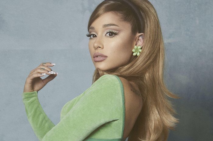 Lirik Lagu 'yes, and?' – Ariana Grande, Lengkap dengan Terjemahannya ...