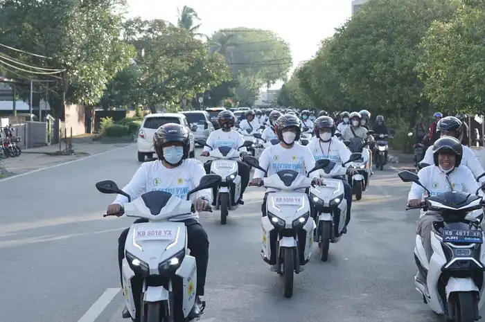 PLN Kalbar Gelar Motor Listrik City Tour - Sonora.id