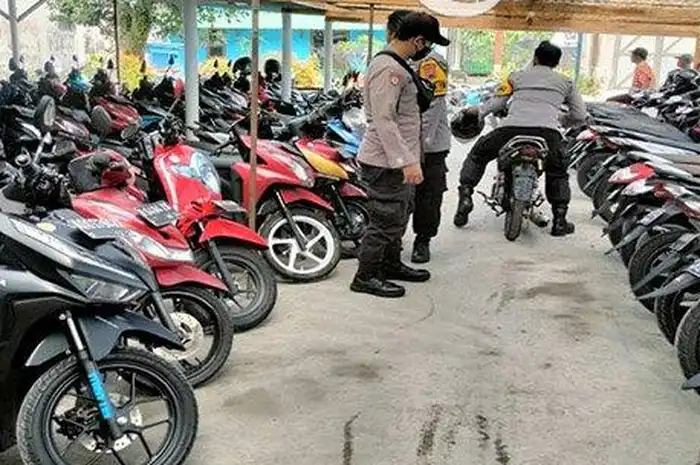 Kejar ke Sekolah, Polisi Sita Motor Knalpot Bising di Tawangmangu - Sonora.id