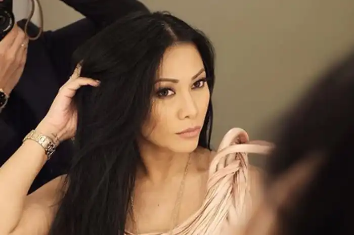 Lirik Lagu 'Mimpi' Milik Anggun, Melambung Jauh Terbang Tinggi - Sonora.id