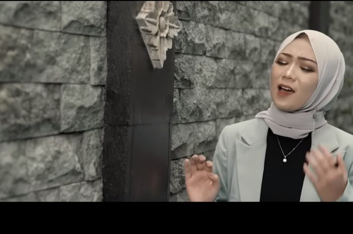 Lirik dan Arti Lagu 'Tungkek Mambaok Rabah' - Fauzana, Trending di YouTube - Sonora.id