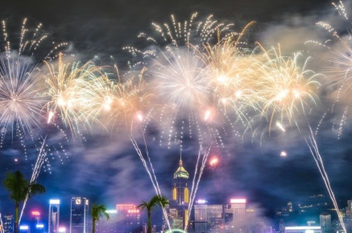 Kamu Perlu Ketahui, Kembang Api Warna Warni yang Menyimpan Fakta Pada ...