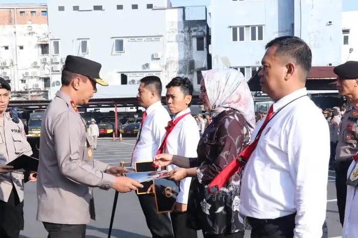 86 Personel Polda Sumsel Jajaran Mendapat Piagam Penghargaan dari Kapolda Sumsel - Sonora.id