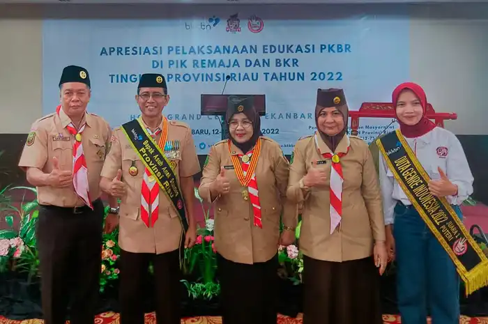 BKKBN Riau Kukuhkan Ka Kwarda Gerakan Pramuka Riau Jadi Bapak Asuh Anak ...