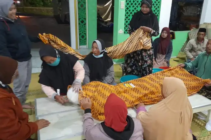 Doa untuk Mayit Perempuan, Lengkap Tata Cara Sholat Jenazah - Sonora.id