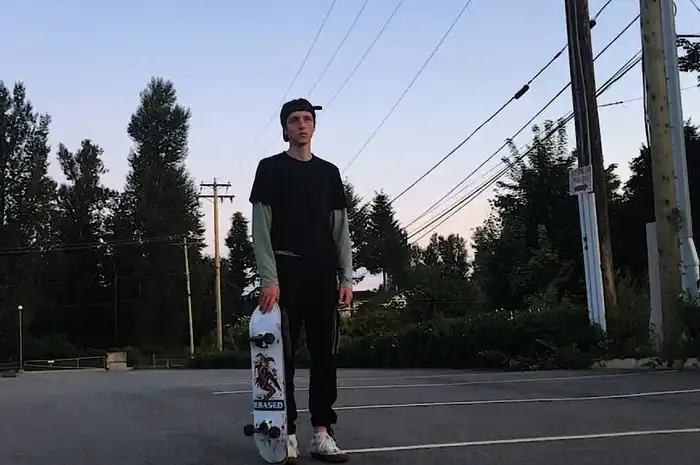 Lirik Lagu 'Death Bed' By Powfu ft Beabadoobee, Lengkap Video Klip ...