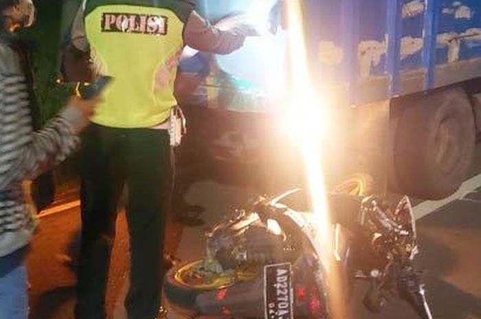 Tewas di Tempat, Gadis Asal Wonogiri Tabrak Truk yang Sedang Berhenti ... Tewas di Tempat, Gadis Asal Wonogiri Tabrak Truk yang Sedang Berhenti ...