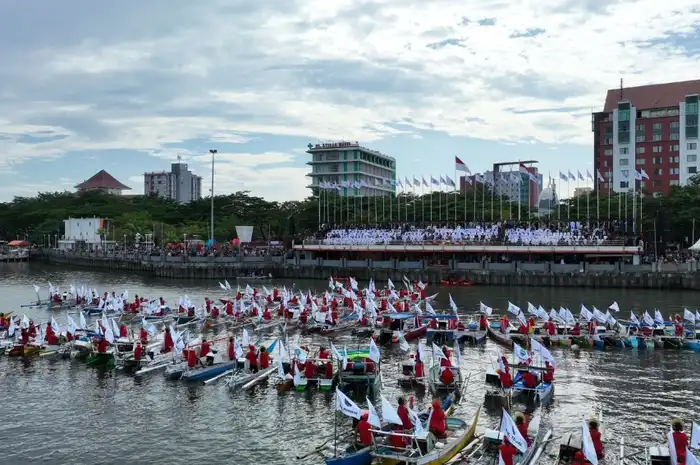 Hari OTDA di Makassar, 514 Bendera Kabupaten Kota se-Indonesia ...
