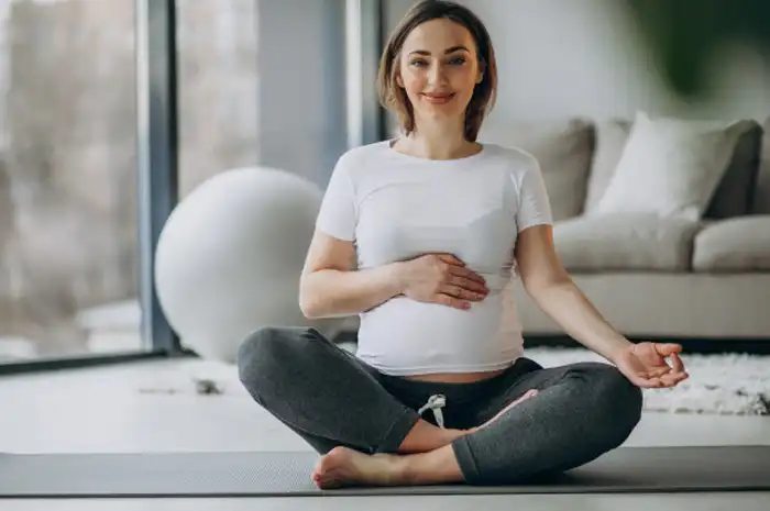 8 Gerakan Senam Hamil Trimester 3 Lengkap dengan Berbagai Manfaatnya - Sonora.id