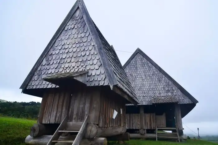 Keunikan Rumah Adat Tambi: Mempertahankan Warisan Budaya Indonesia ...