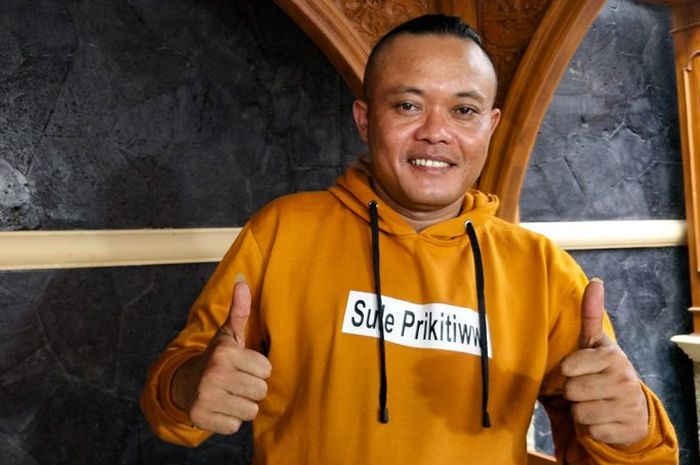 Lirik Lagu Langlayangan (Midua Cinta), Lagu Pop Sunda dari Sule - Sonora.id