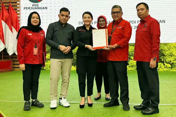 Karolin - Erani Terima Rekomendasi PDI Perjuangan - Sonora.id