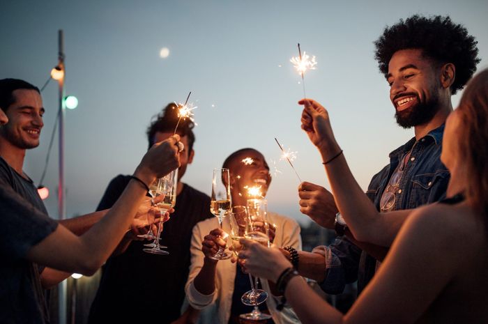 8 Ide Merayakan Tahun Baru di Rumah Agar Tetap Seru - Sonora.id