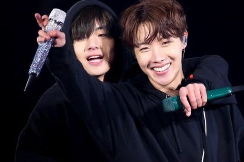 V BTS Pamerkan Momen Bermain di Kolam Renang Bersama J-Hope - bangka ...