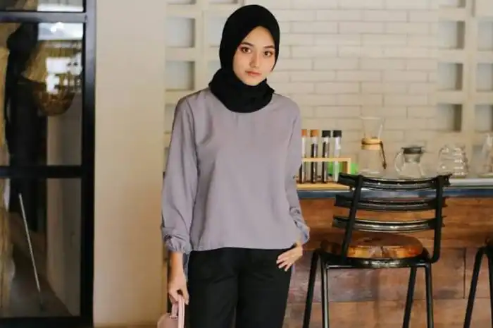 Baju Abu-abu Cocok dengan Jilbab Warna Apa? Ini 8 Inspirasi Pilihannya - Sonora.id