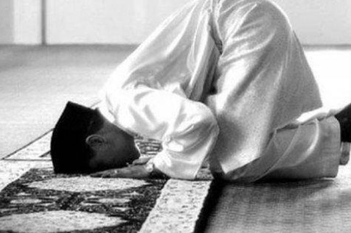 4 Doa Sujud Terakhir dalam Salat yang Bisa Diamalkan, Catat! - Sonora.id